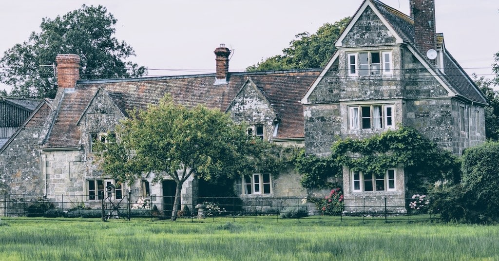 What You Need to Know Before Buying an Old House - ISN